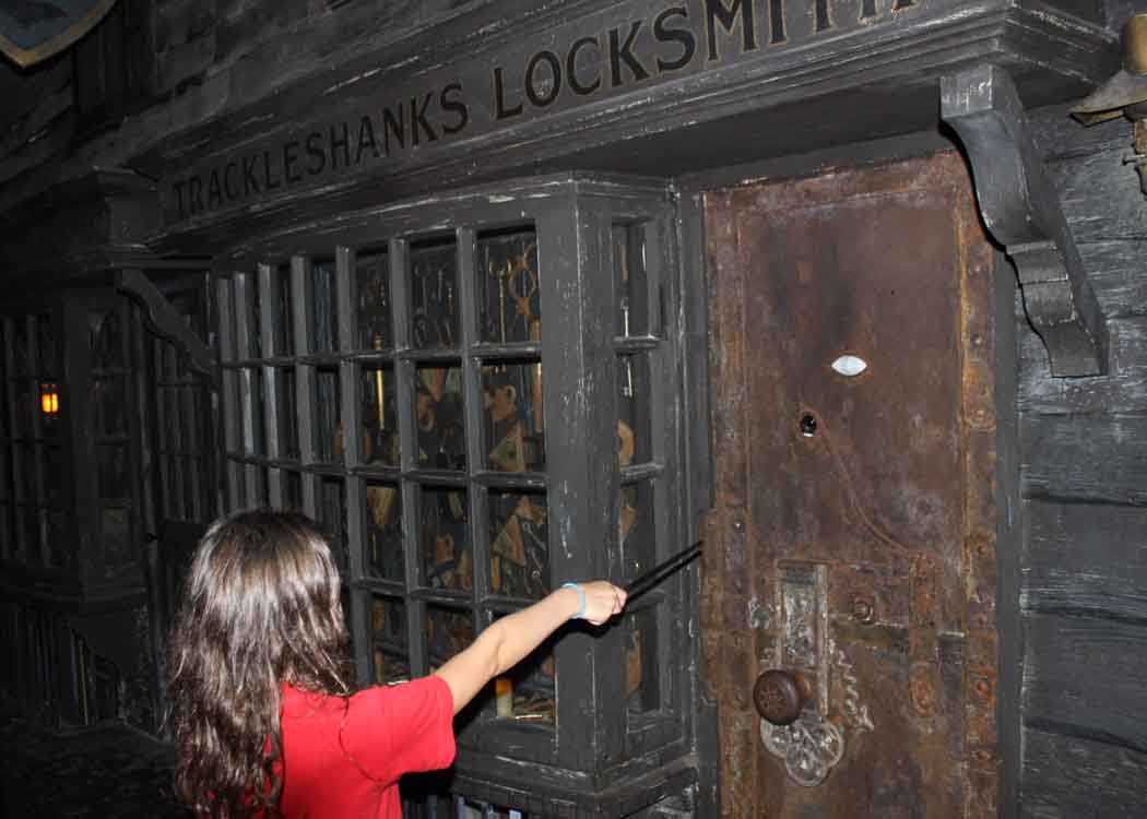 A Complete Guide to Interactive Wands at the Wizarding World of Harry ...